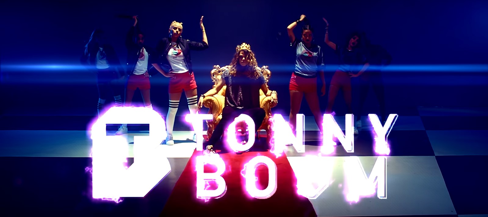 ¡Moviendo el booty sin parar! Tonny Boom hace su debut en el mundo ...