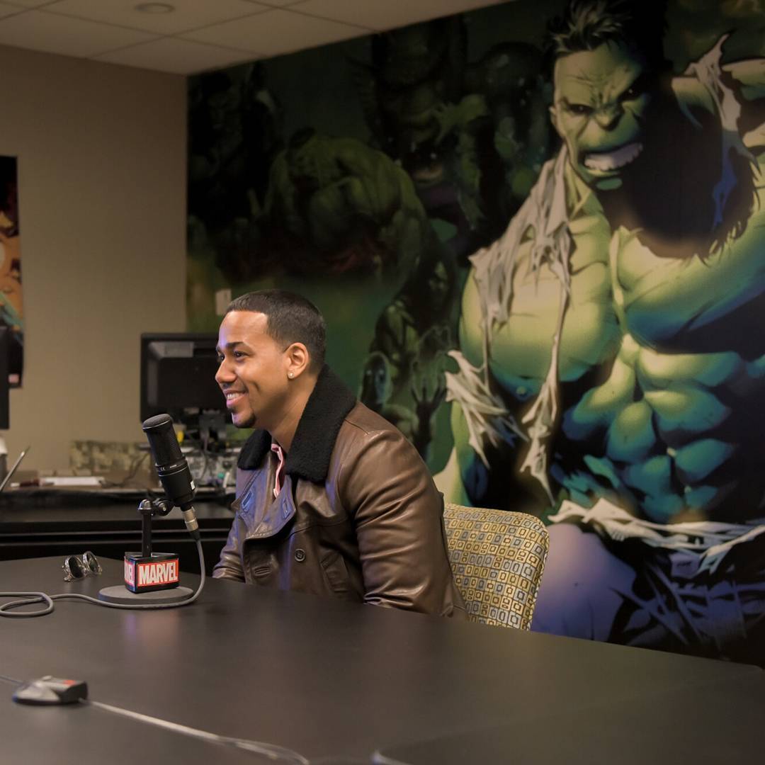 Romeo Santos estrena video convertido en ¡un superhéroe!