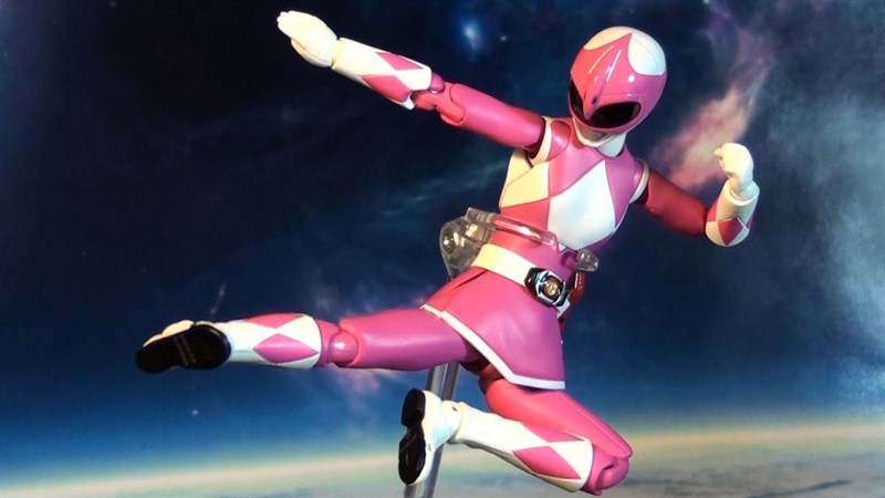 La primera 'Power Rangers Rosa' sorprende al elenco de la nueva ...