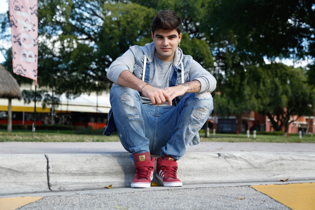 Jonathan Moly estrena “Somos 3”