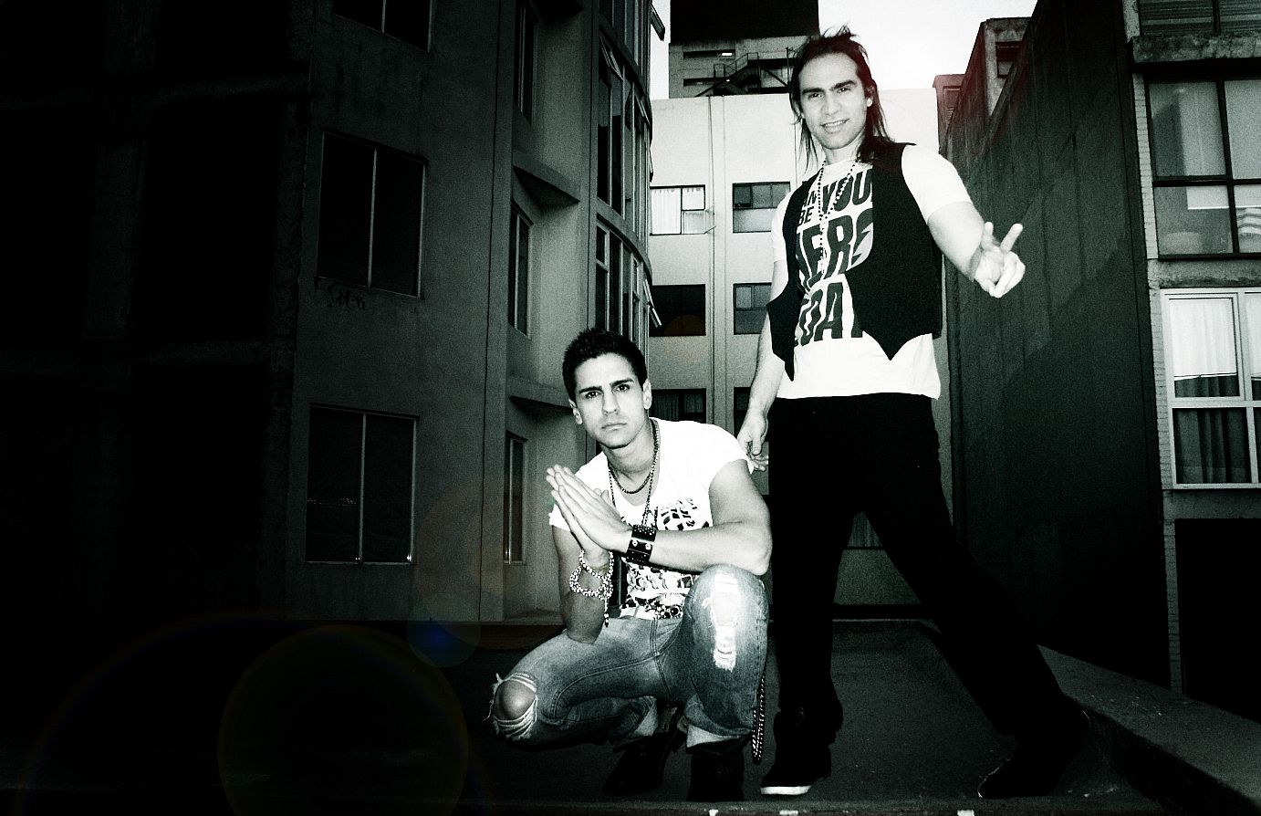 El dúo "La Klave" estrena su nuevo tema musical "Está Sola" [+Video]