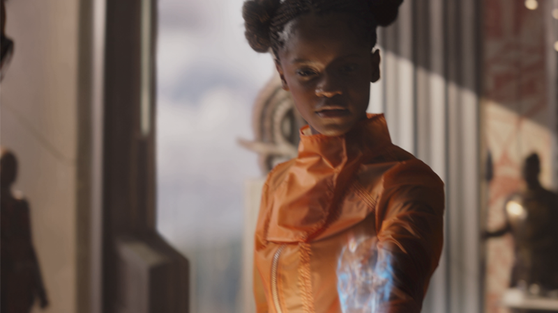 Bruce Banner y Shuri le hacen un análisis a Visión en este nuevo avance ...