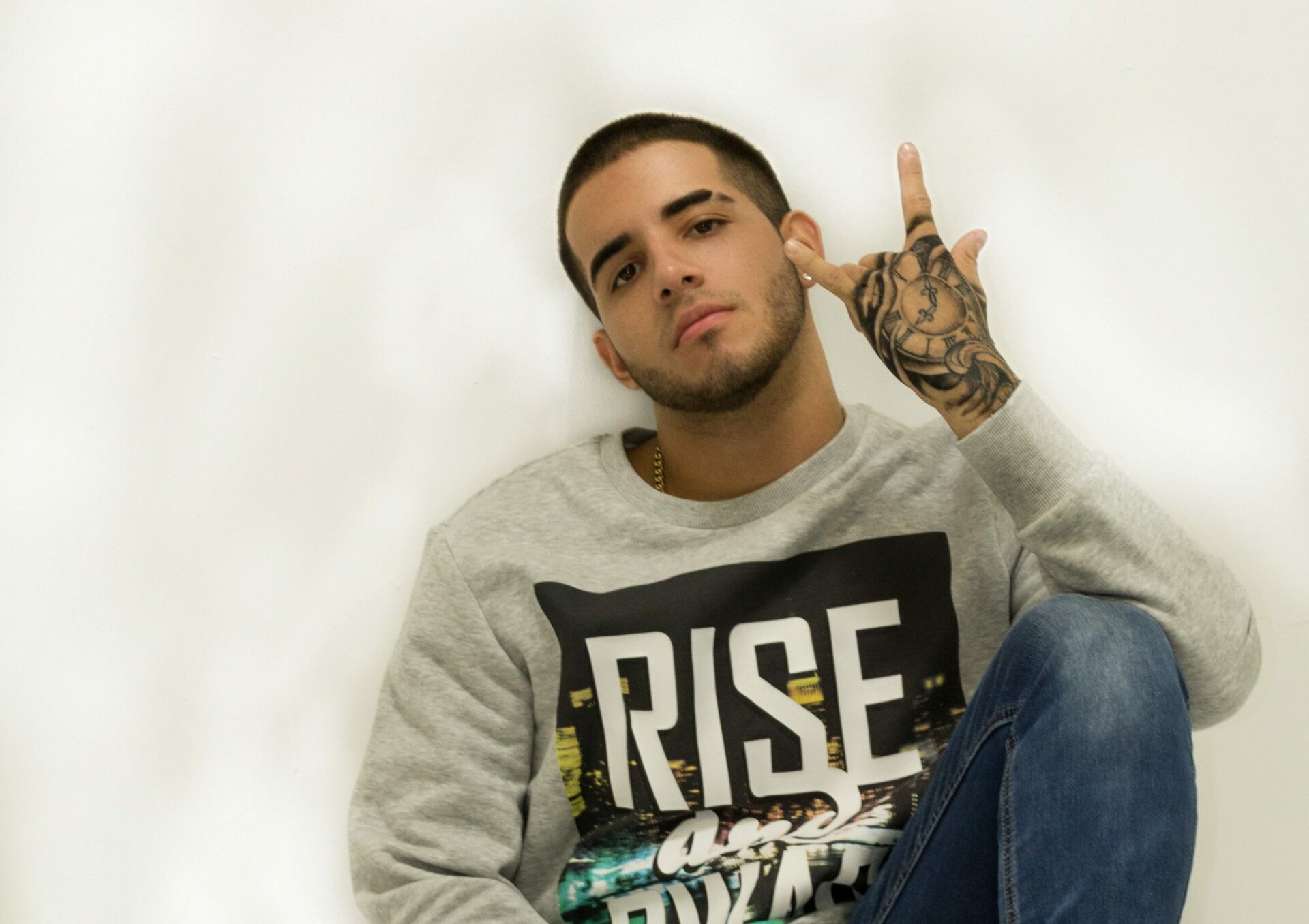 Jay Rozz irumpe en la escena musical con el tema “Mía”