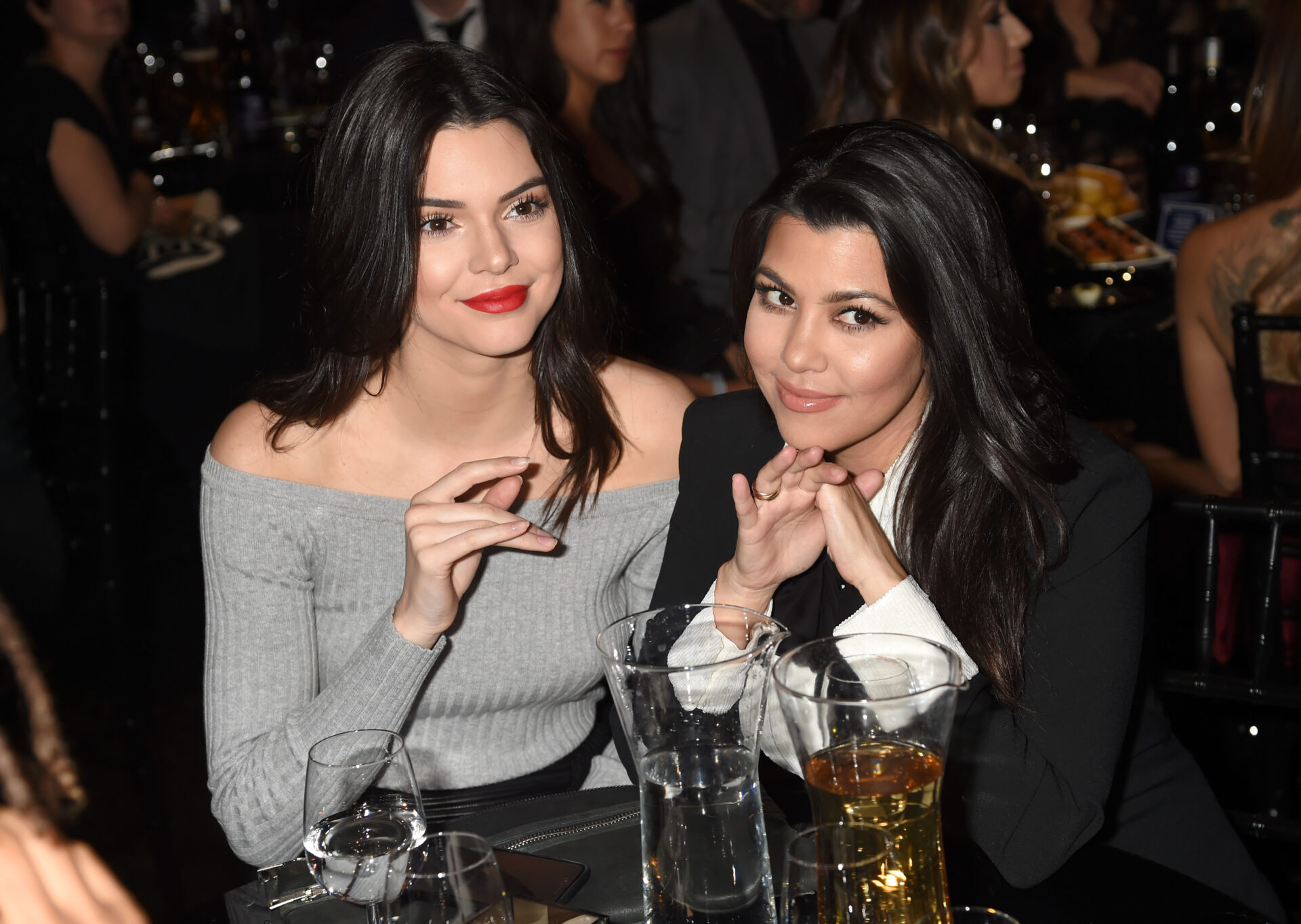 Juntas En El Jacuzzi Kendall Jenner Y Kourtney Kardashian Presumieron