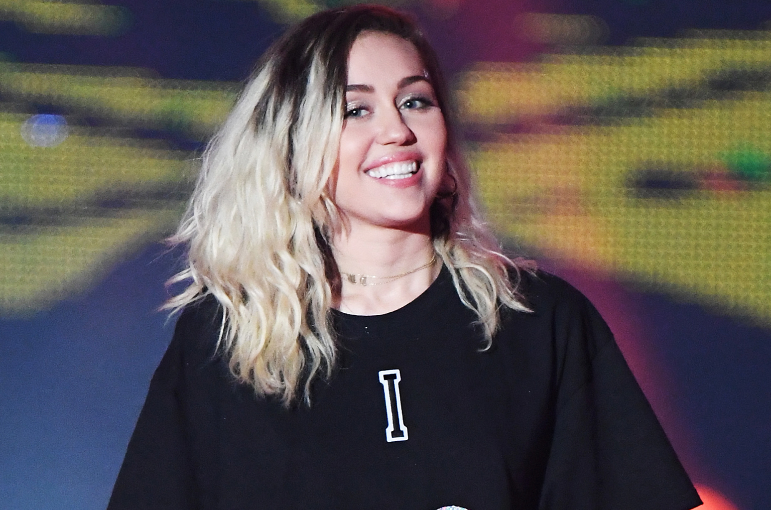 Miley Cyrus cantó los éxitos de High School Musical en su camino a ...