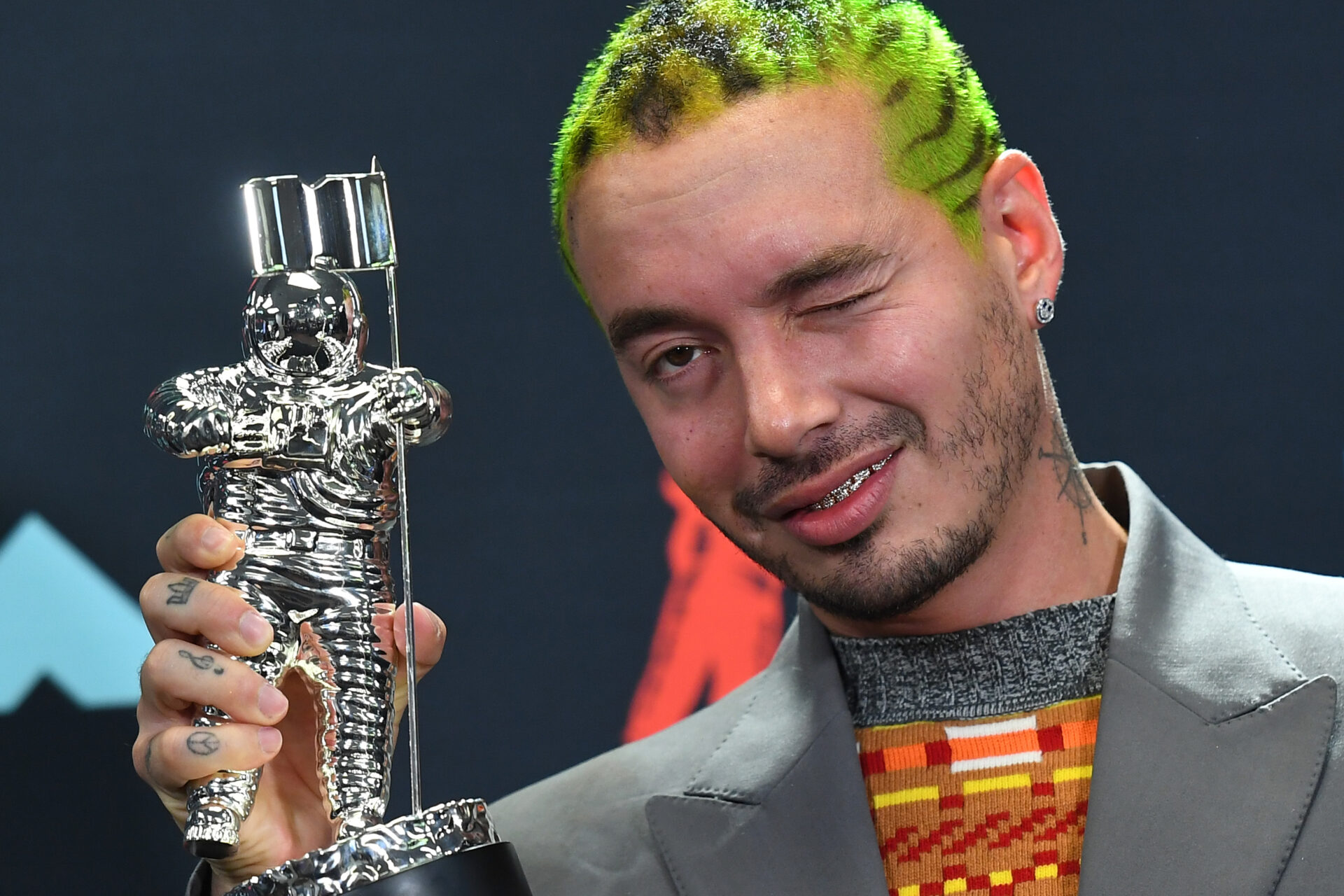 J Balvin le envía un contundente mensaje al presidente de Colombia