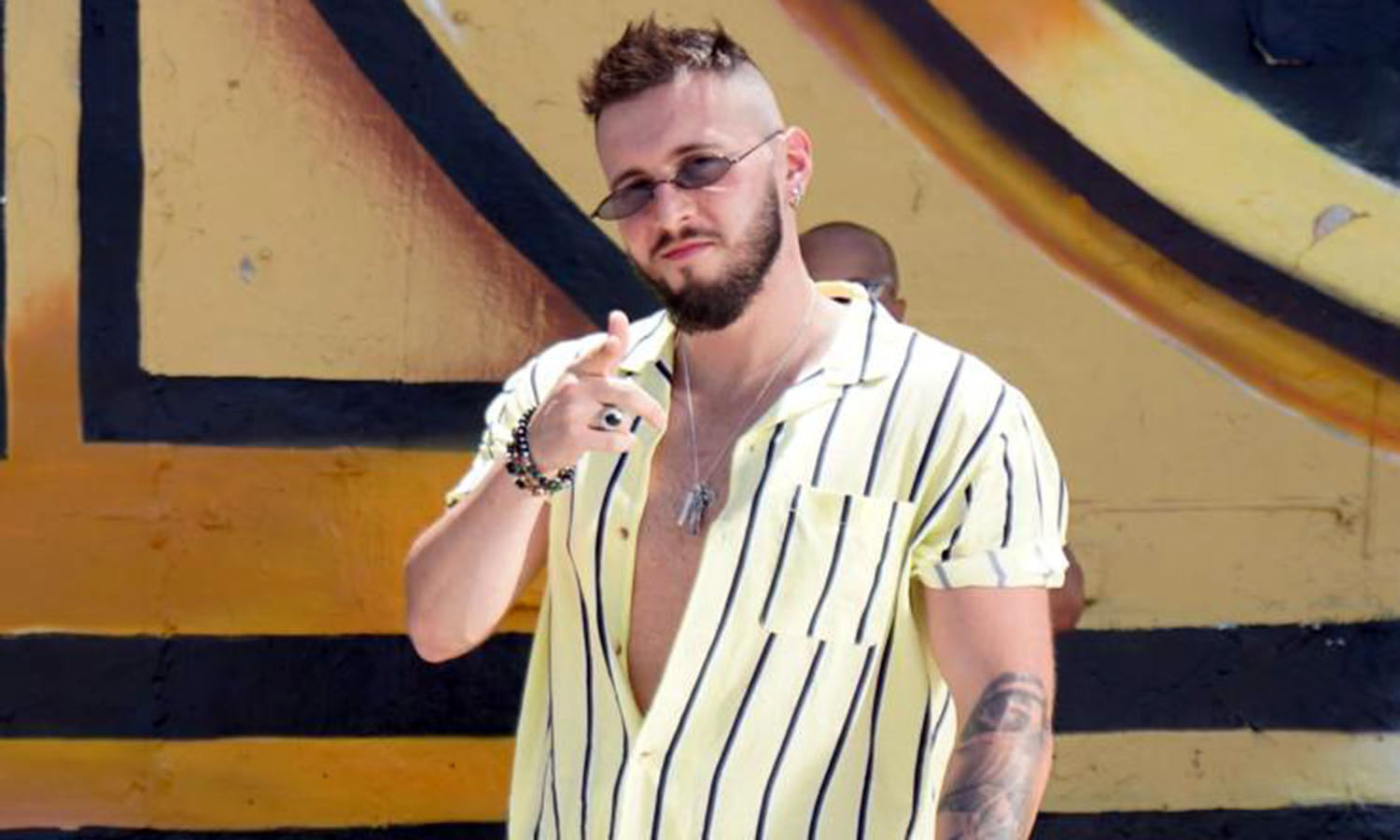 Maclaw da un "Golpe de estado" en la industria musical