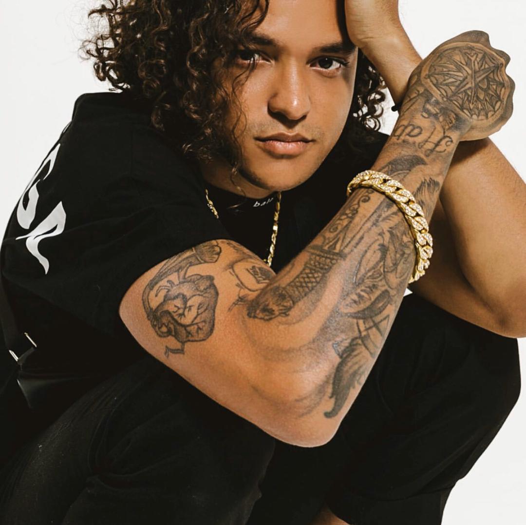 Presumido: Jerry Di apareció en redes con un cuantos "verdes" en la mano