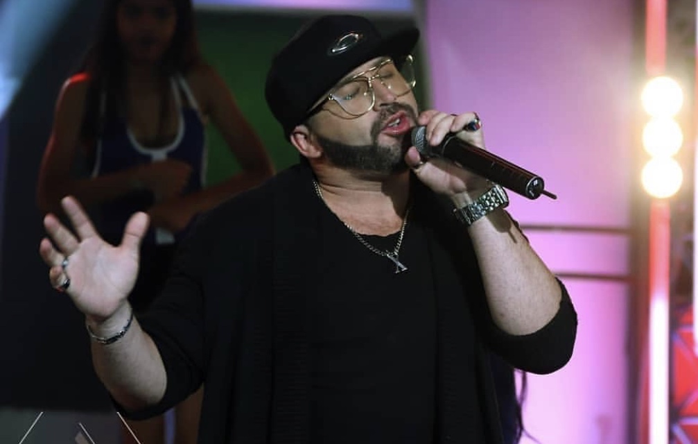 Rhey Álvarez sigue dando de qué hablar con su disco “Renacer”