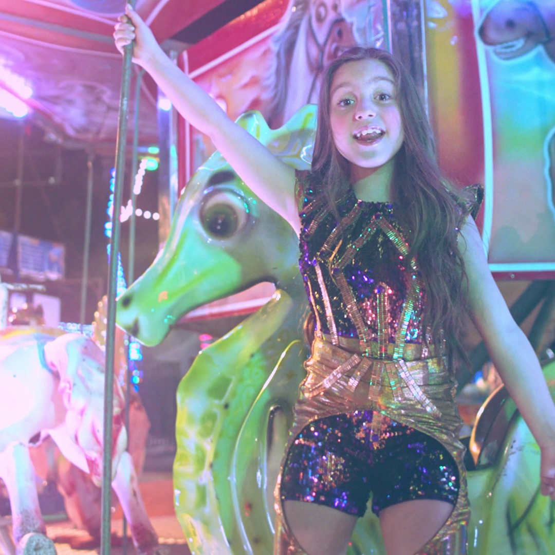 Anabella Queen te dice "Sigue tu corazón" con su nueva canción