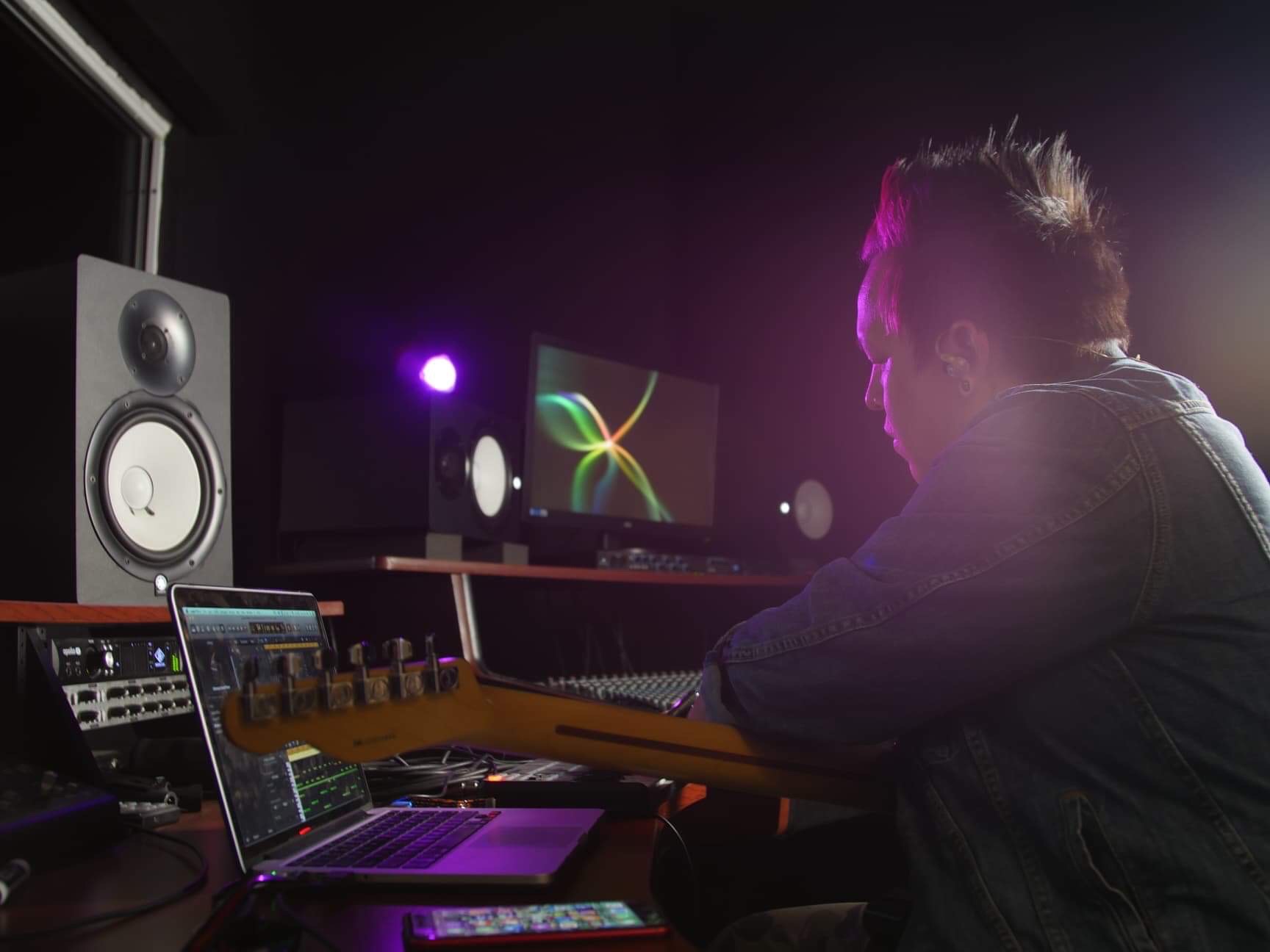 Con elementos de distintos géneros: Roger Argenis, el productor musical ...