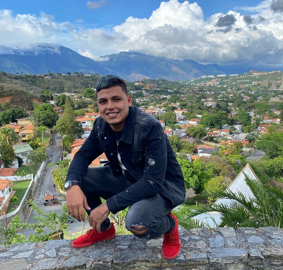 El buen humor de Emmanuel Marcano se posiciona en la 2.0