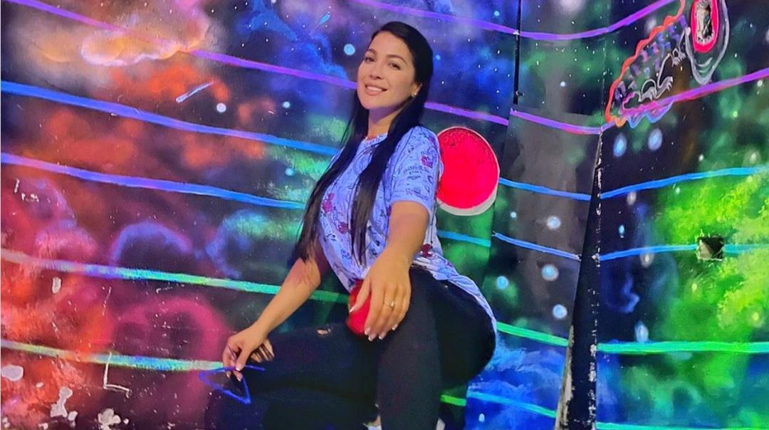 Pistola en mano: Difunden video de la nueva novia de Chyno Miranda ...