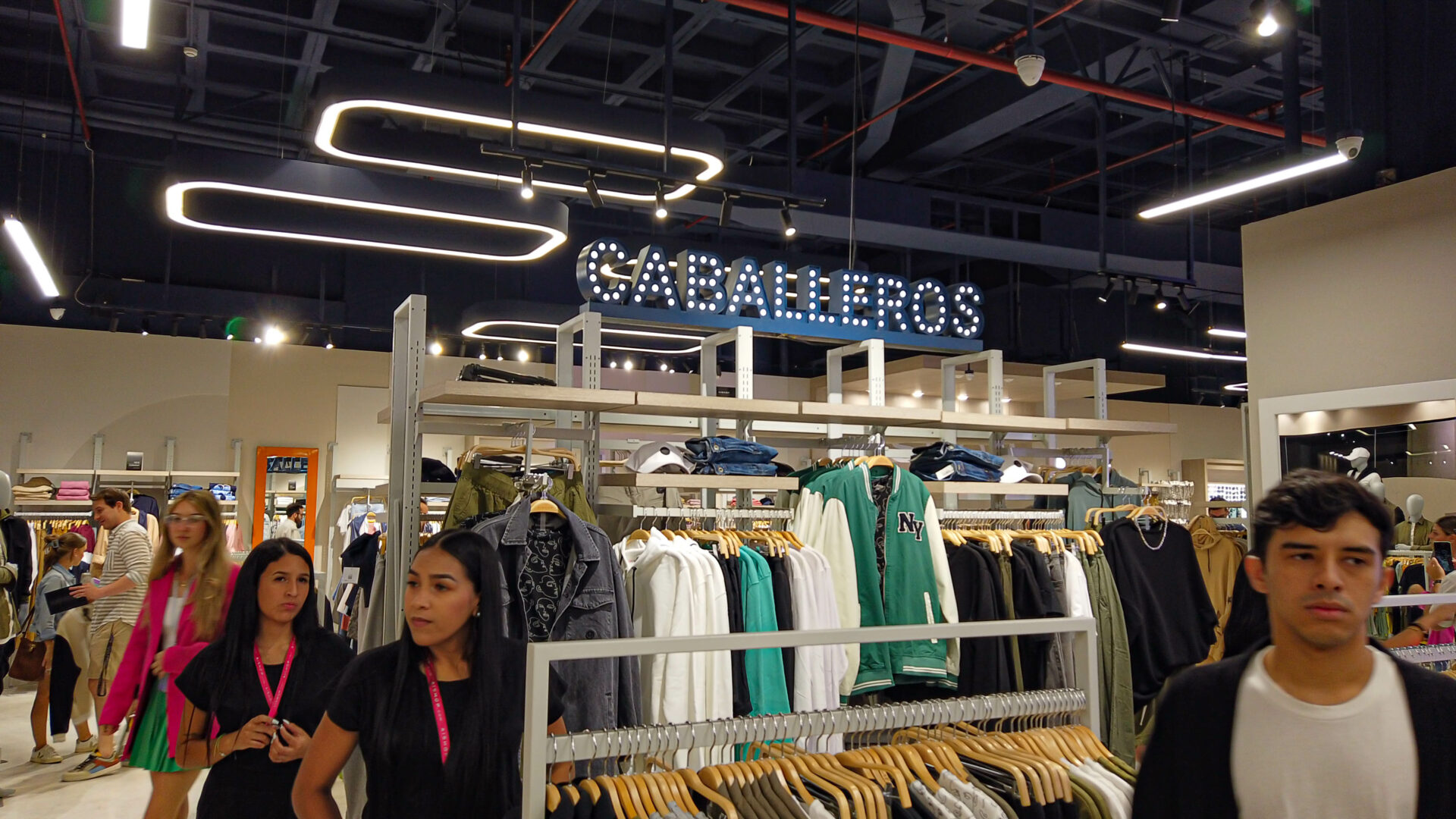 ¡Con nuevos departamentos! La moda de Aishop se impone con una nueva sede en el centro de Caracas