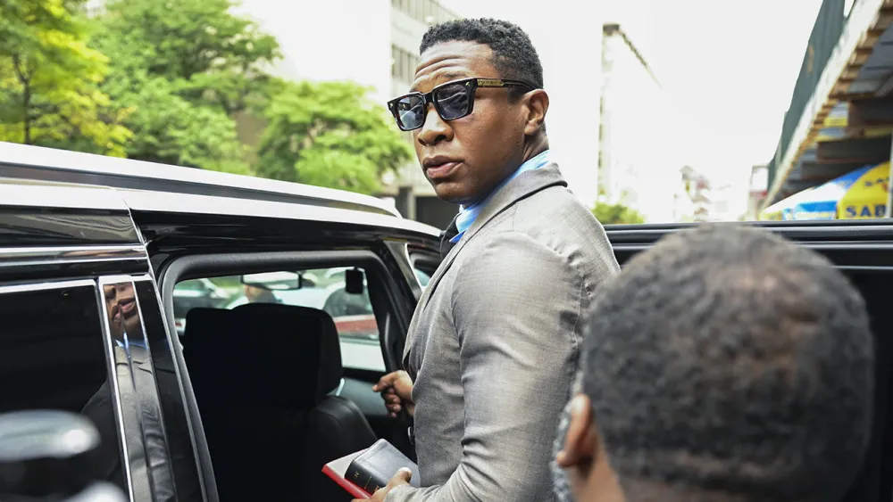 La acusadora de Jonathan Majors, detenida por un delito menor de ...