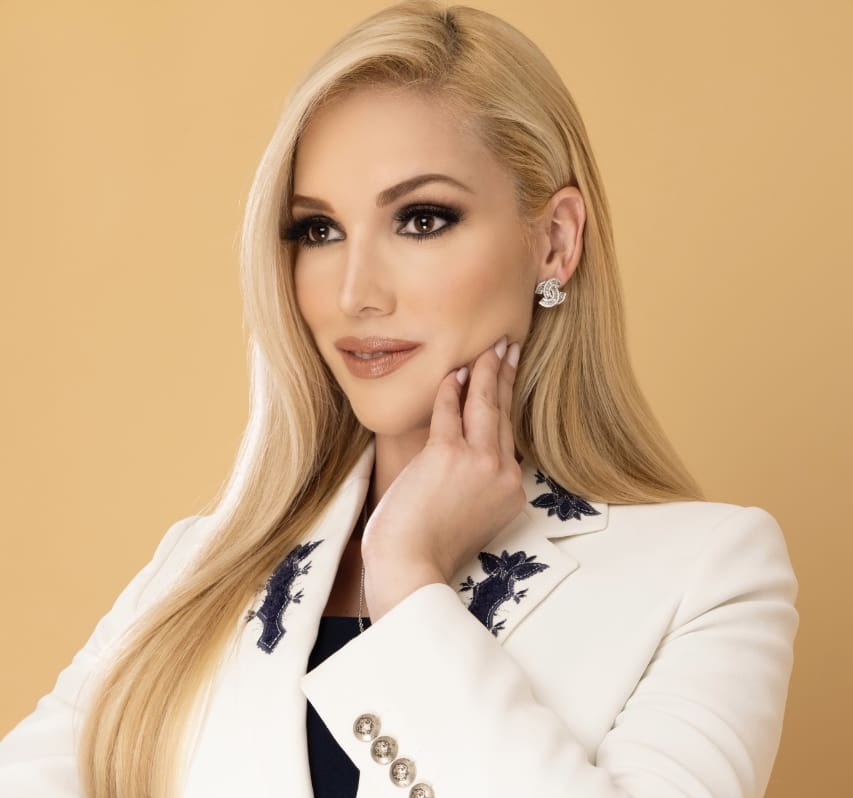 María Yánez ofrece importantes descuentos por el Día de Acción de ...