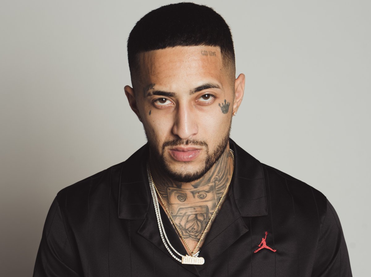 Neutro canta con Yandel luego de solo horas de su accidente