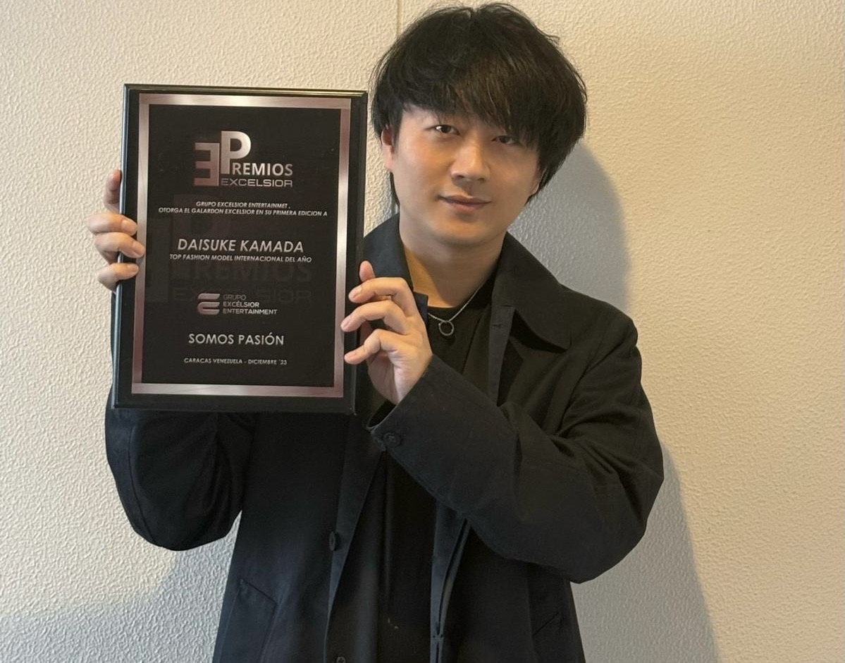 Daisuke Kamada es distinguido con el Premio Excelsior como Modelo Internacional del Año 🏆👏